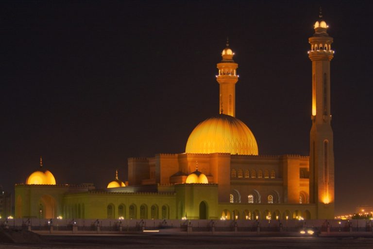 A Visual Tour of 40 Breathtakingly Beautiful Mosques Worldwide