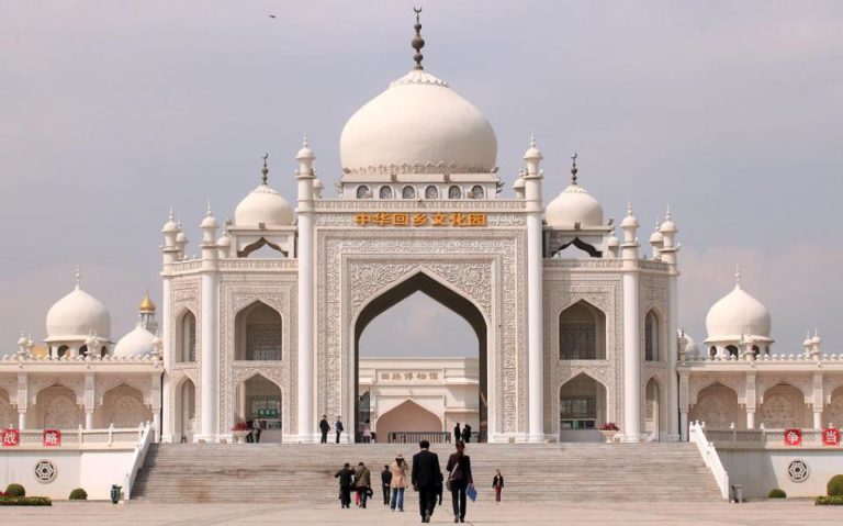 A Visual Tour of 40 Breathtakingly Beautiful Mosques Worldwide