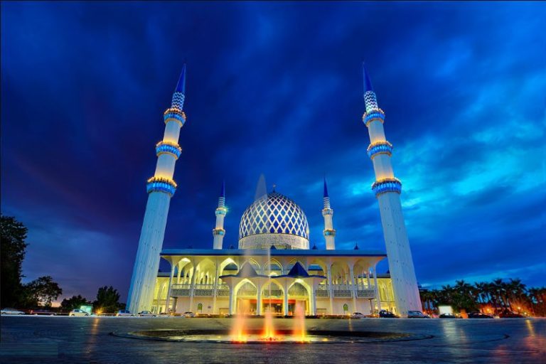 A Visual Tour of 40 Breathtakingly Beautiful Mosques Worldwide
