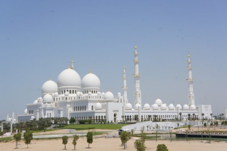 A Visual Tour of 40 Breathtakingly Beautiful Mosques Worldwide