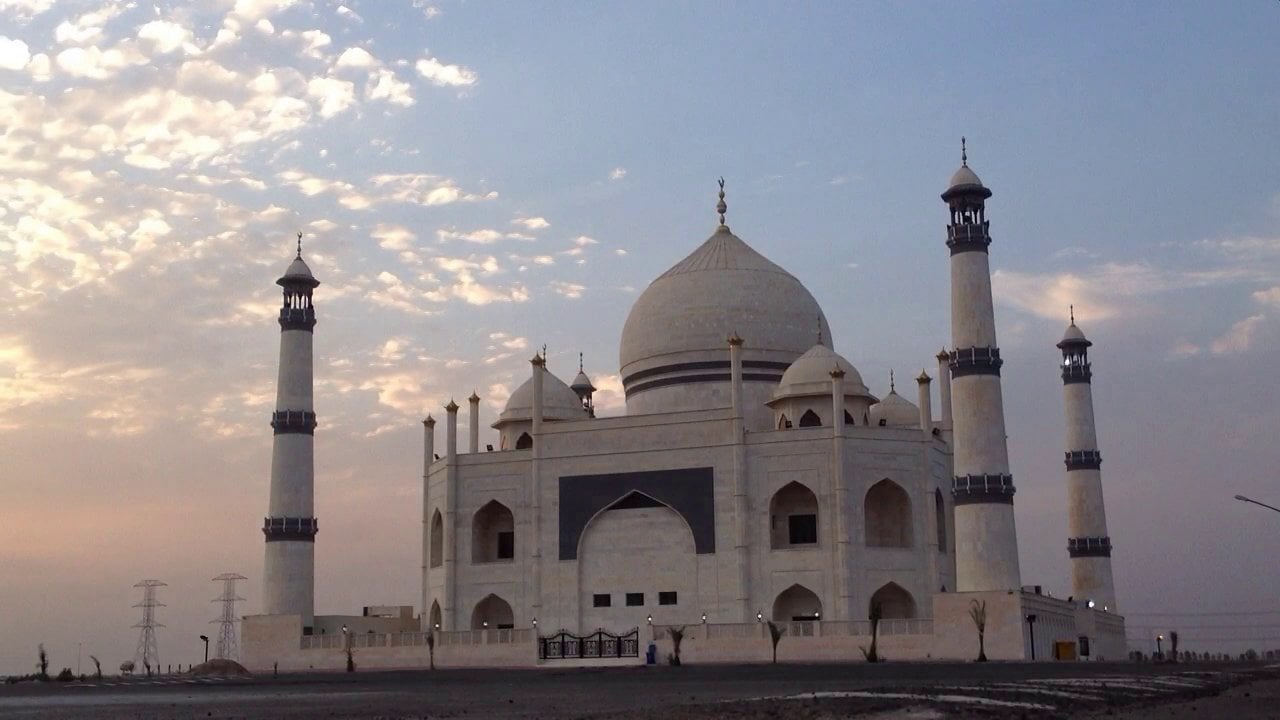 A Visual Tour of 40 Breathtakingly Beautiful Mosques Worldwide