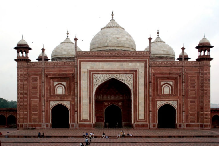 A Visual Tour of 40 Breathtakingly Beautiful Mosques Worldwide